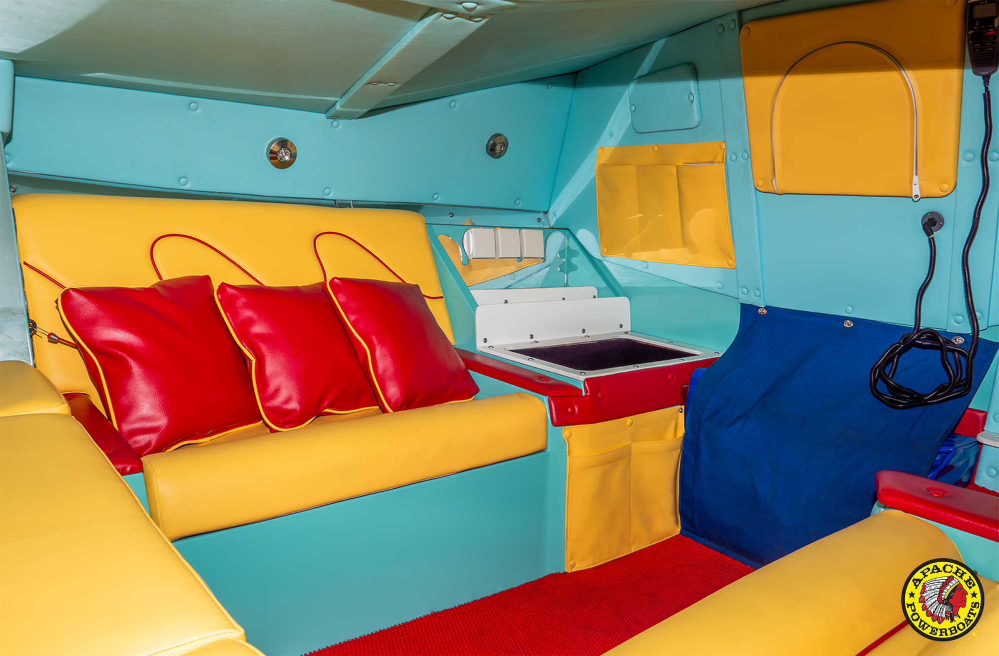 Apache 28' "SPLASH" – Apache Powerboats®